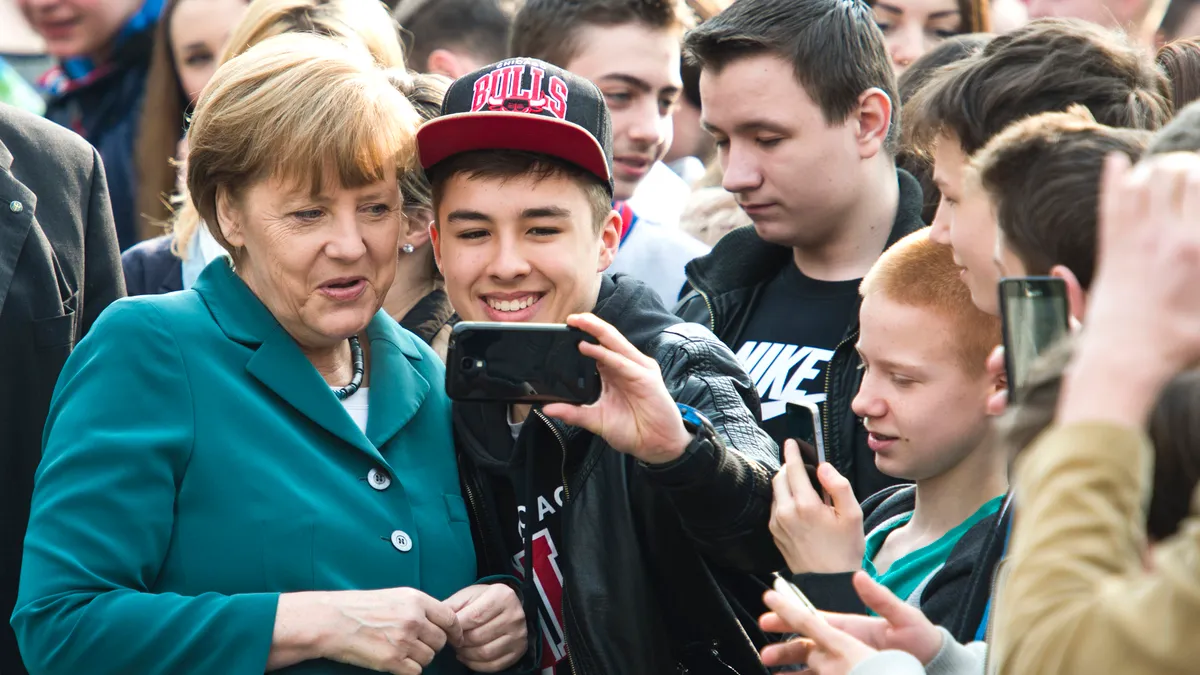 Angela Merkelt nem izgatta föl a berlini fal leomlása - ORIGO