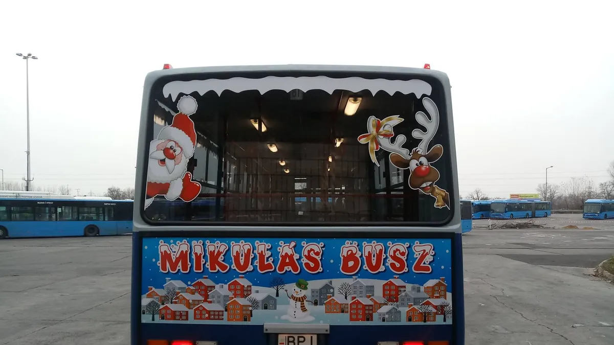 Ha pont ez a BKV-s Ikarus jön, a gyerekei odalesznek az örömtől - ORIGO