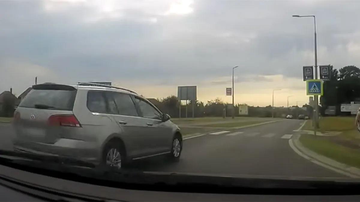 A körforgalom használatát magyarázta az oktató Keszthelyen, erre pont ...