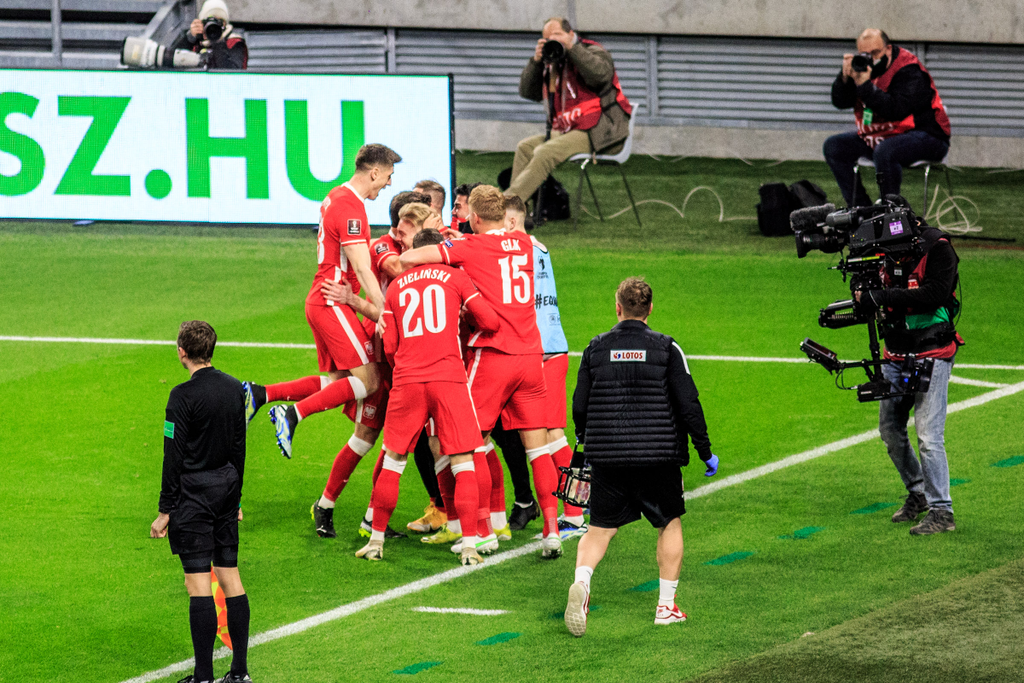 Képeken a magyar fociválogatott drámai meccse a lengyelek ellen - ORIGO
