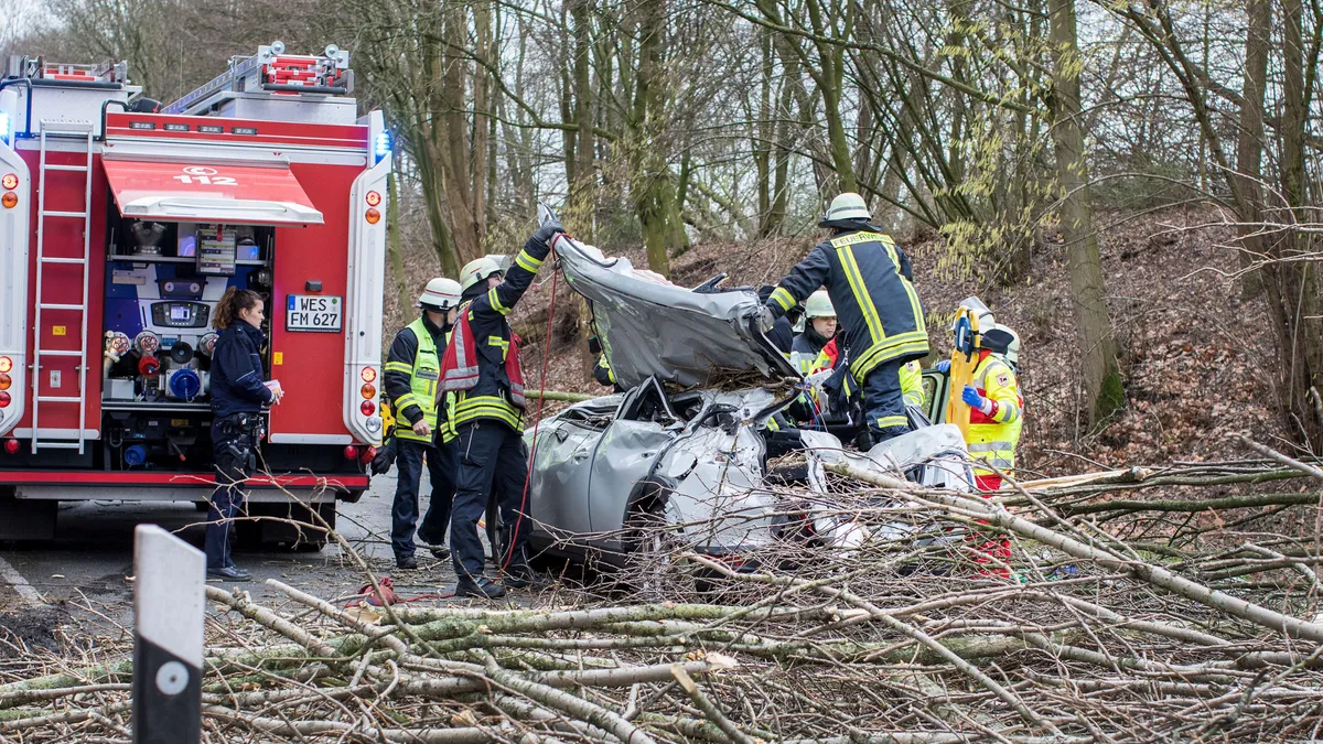 Halálos szélvihar söpör végig Németországon - ORIGO