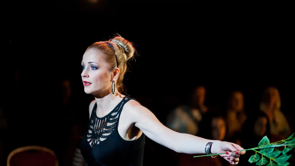 Így nyög és nyöszörög Létay Dóra a mikrofon mögött - ORIGO