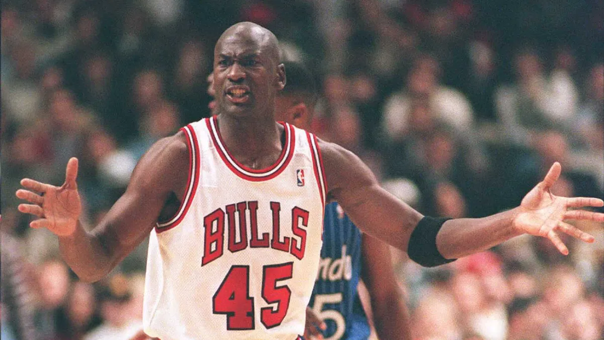 Döbbenetes: elképesztő vagyonért kelt el Michael Jordan cipője - kép ...