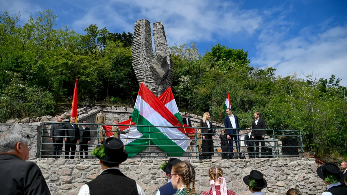 Matl Péter, a turulszobor alkotója: A határon túl derül ki csak igazán ...