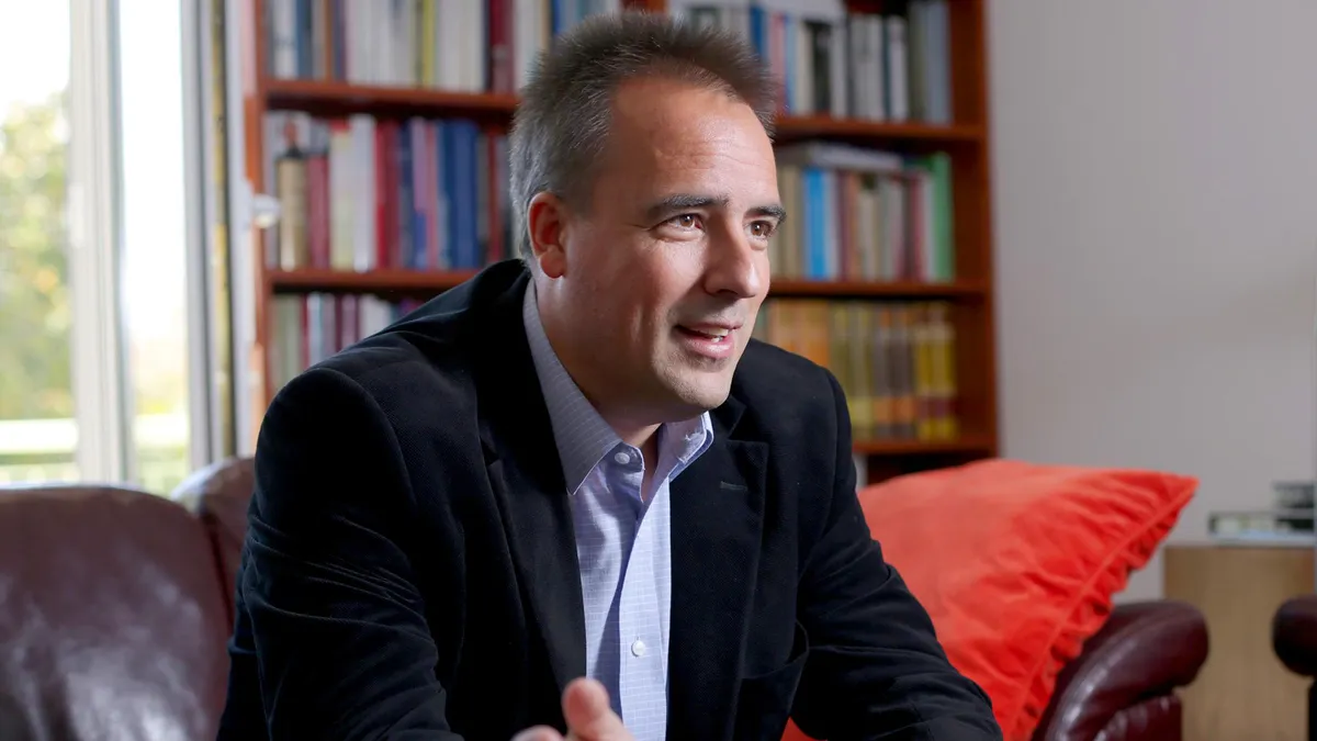 A Jobbik kedvenc elemzője összevissza beszél - ORIGO