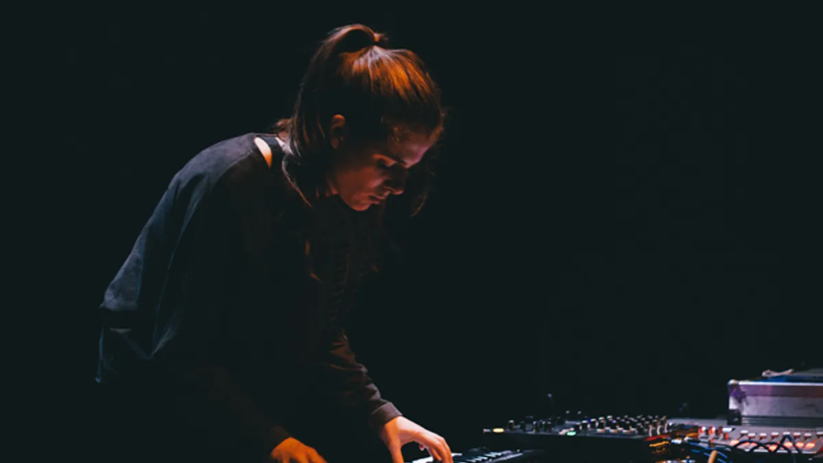 Hömpölygés és fánk, lekvár nélkül - Laurel Halo és Andy Stott a ...