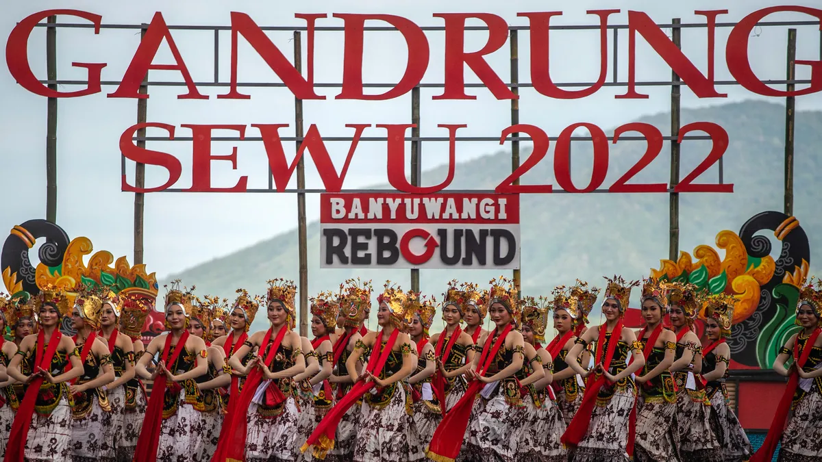 Több mint 1000 indonéz lány tánca a Gandrung Sewu Fesztiválon - ORIGO
