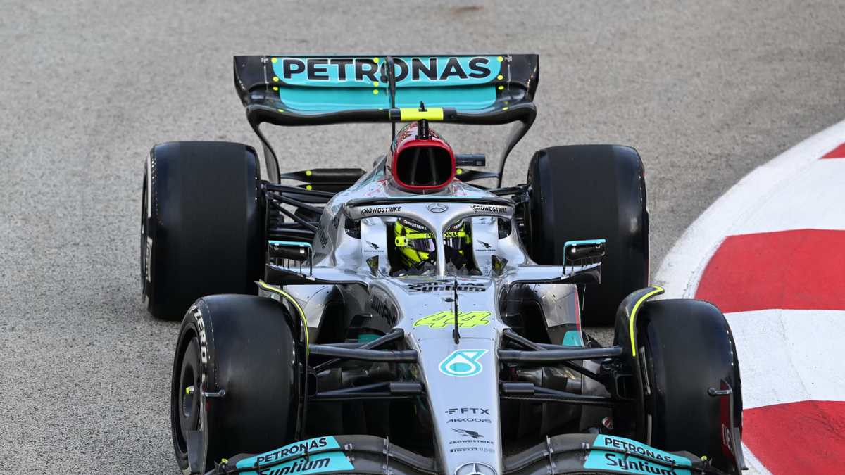 Hamilton megelőzte Verstappent a szingapúri nyitóedzésen - ORIGO