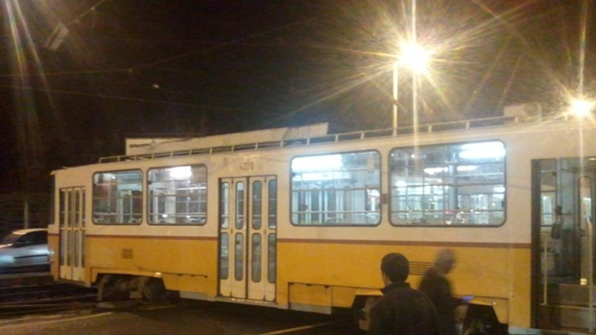 Kisiklott az 1-es villamos egyik kocsija - ORIGO