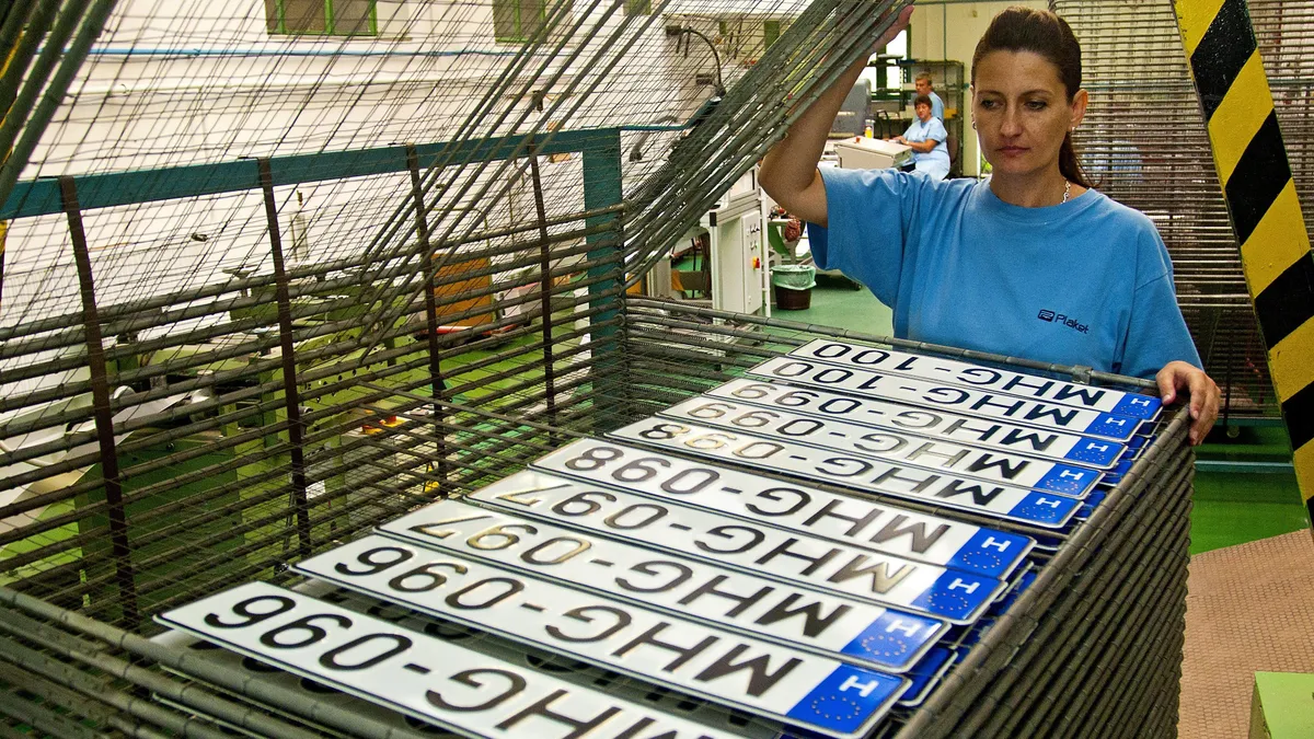 Megvan, hogy mikor jön az új magyar rendszám - ORIGO