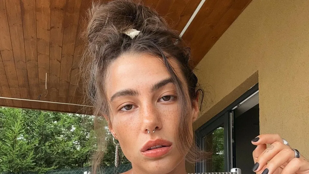 Tóth Andi letolta a nadrágját, mindenkinek megmutatta a bugyiját ...