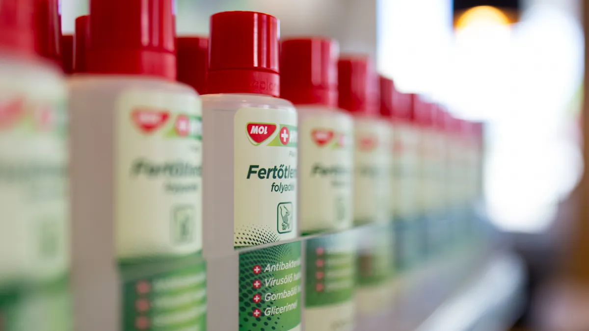 Országszerte elérhetővé teszik a MOL kézfertőtlenítőjét a ...