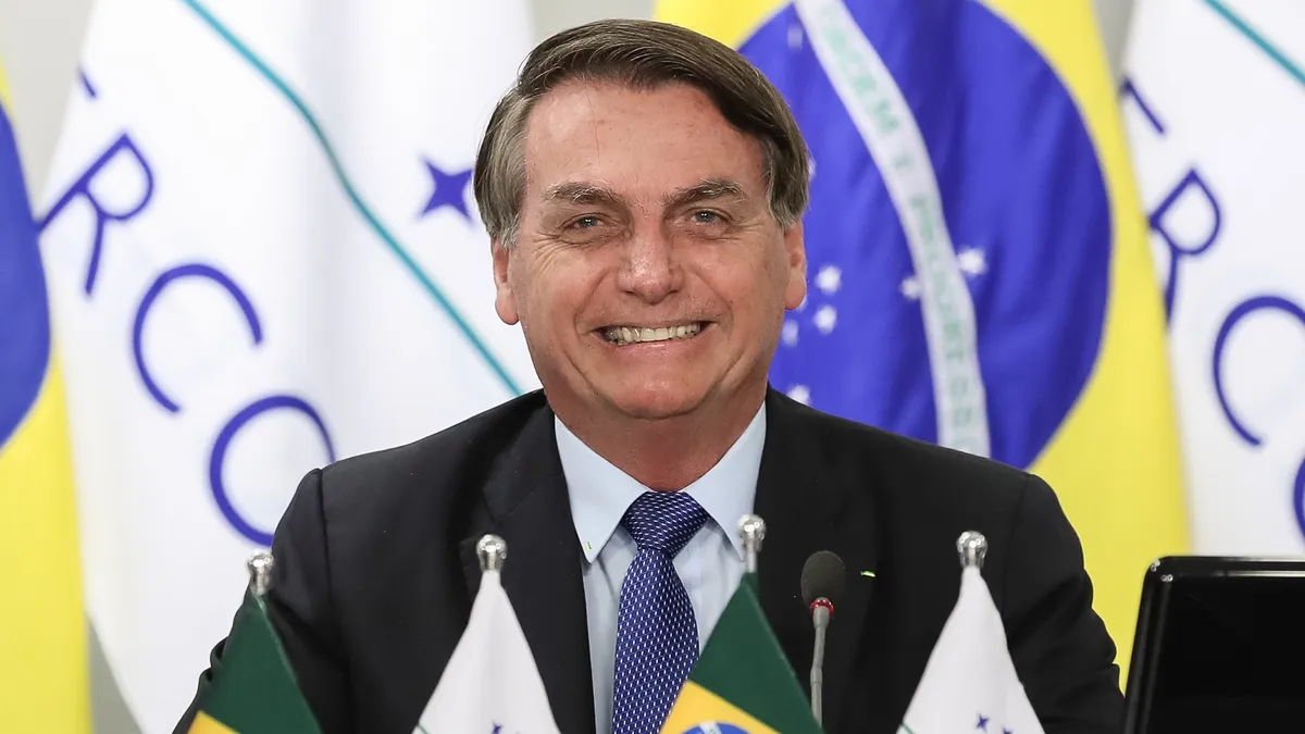 Jair Bolsonaro jobboldali brazil elnök határozottan fellép a nagy tech ...