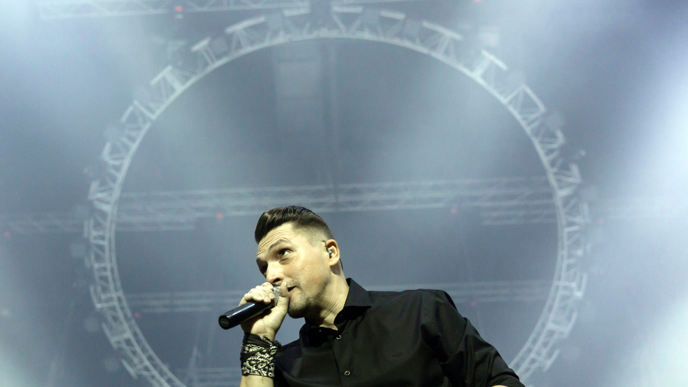 Ákos előveszi a rockosabb énjét - ORIGO