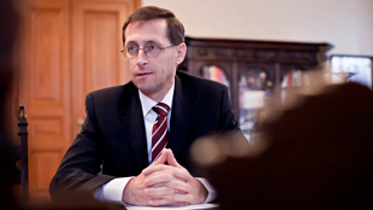 Varga: Az EU példát statuál Magyarországon - ORIGO