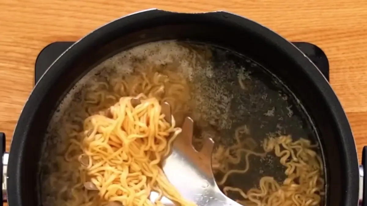 Ilyen egyszerű a semmiből főtt tésztát készíteni, villámgyorsan – videó ...