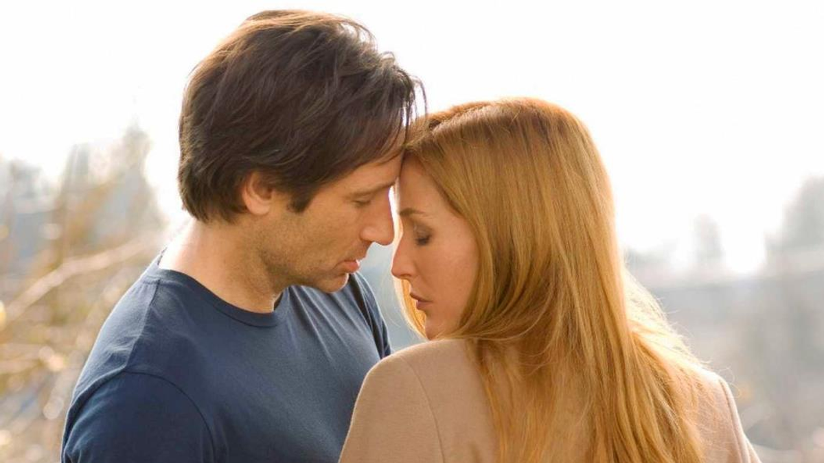 Mulder Sharon Stone-nal randizott, Scullynak leszbikus kalandja volt - ORIGO