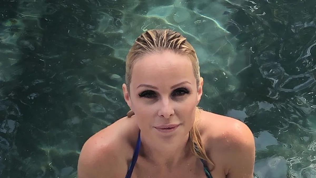 Előkerültek Köllő Babett meztelen fotói - mutatjuk! - ORIGO