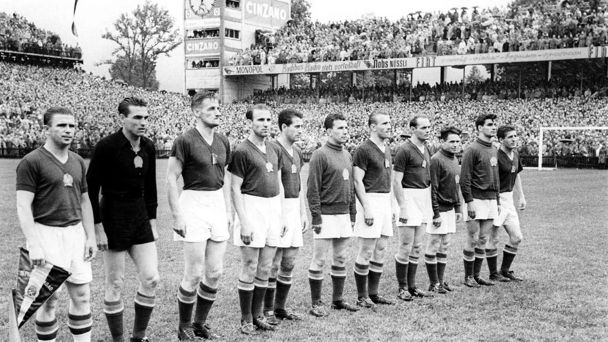 Az Aranycsapat három játékosára és az 1954-es berni vb-döntőre ...