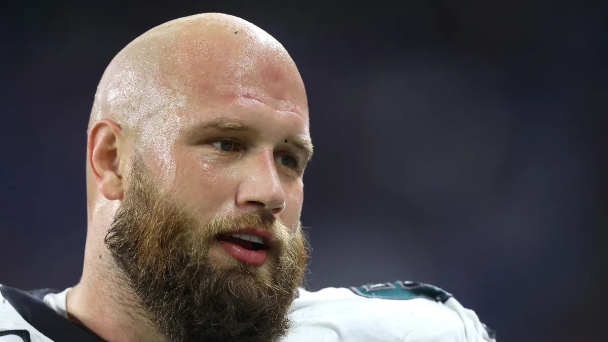 Több mint háromszáz kilós súllyal edz az NFL egyik legerősebb játékosa ...