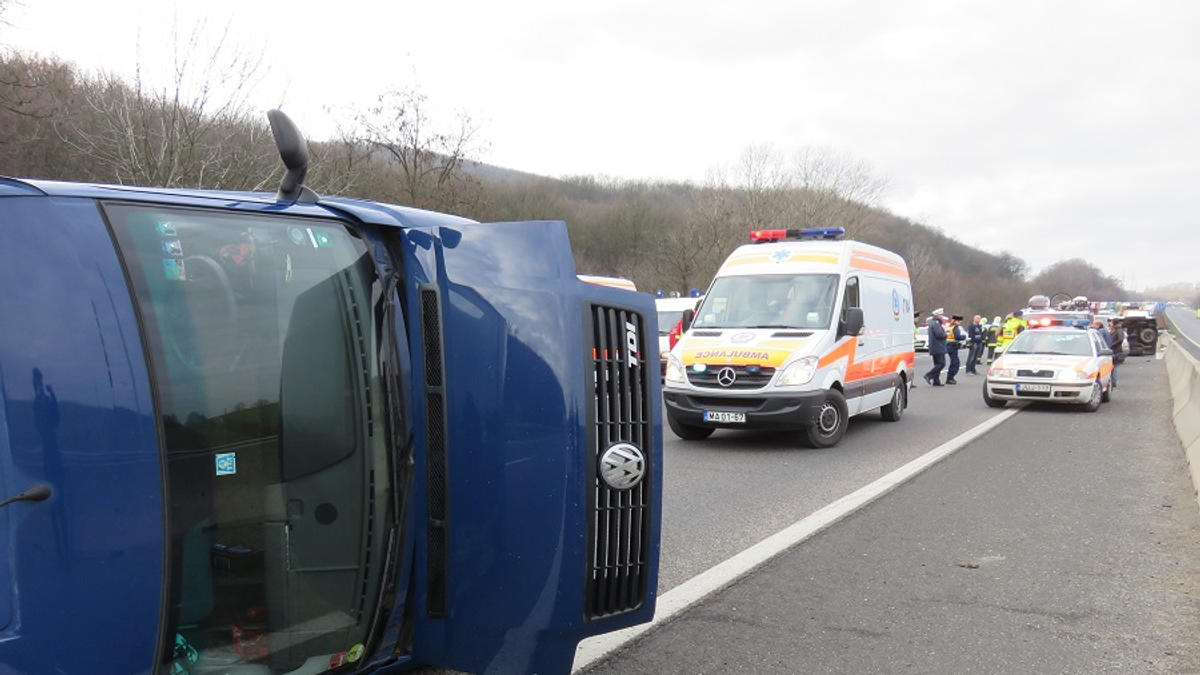 Súlyos baleset az M1-esen - ORIGO