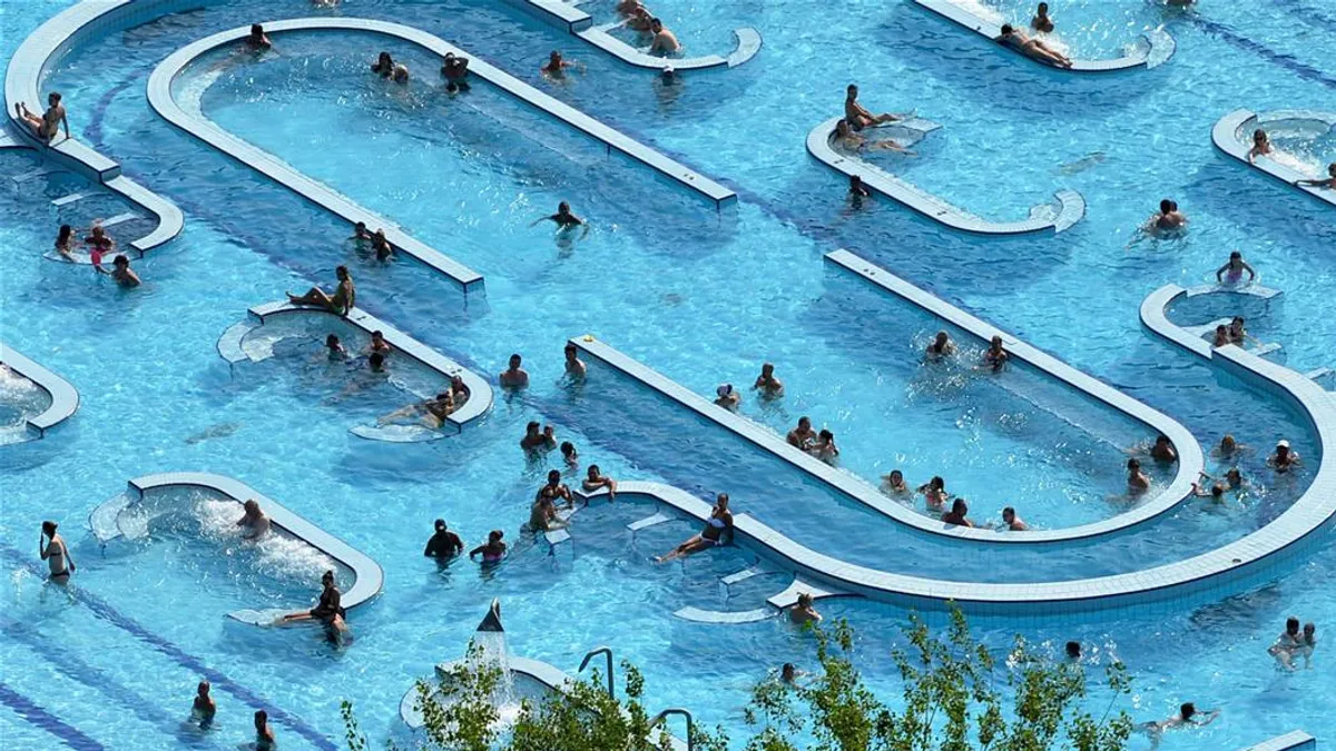 Szombaton nyitnak az első fővárosi strandok - ORIGO