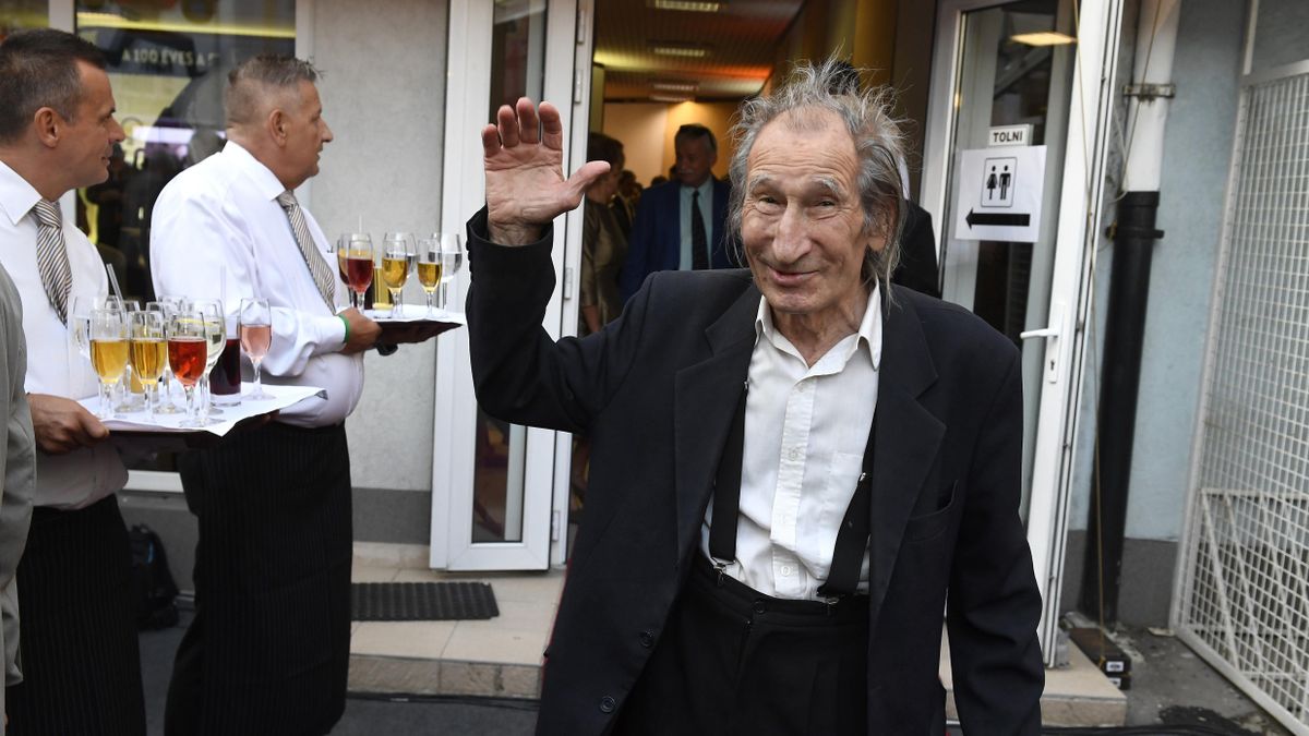 Nem szeretné Szilágyi István özvegye, hogy férje mellé temessék majd ...