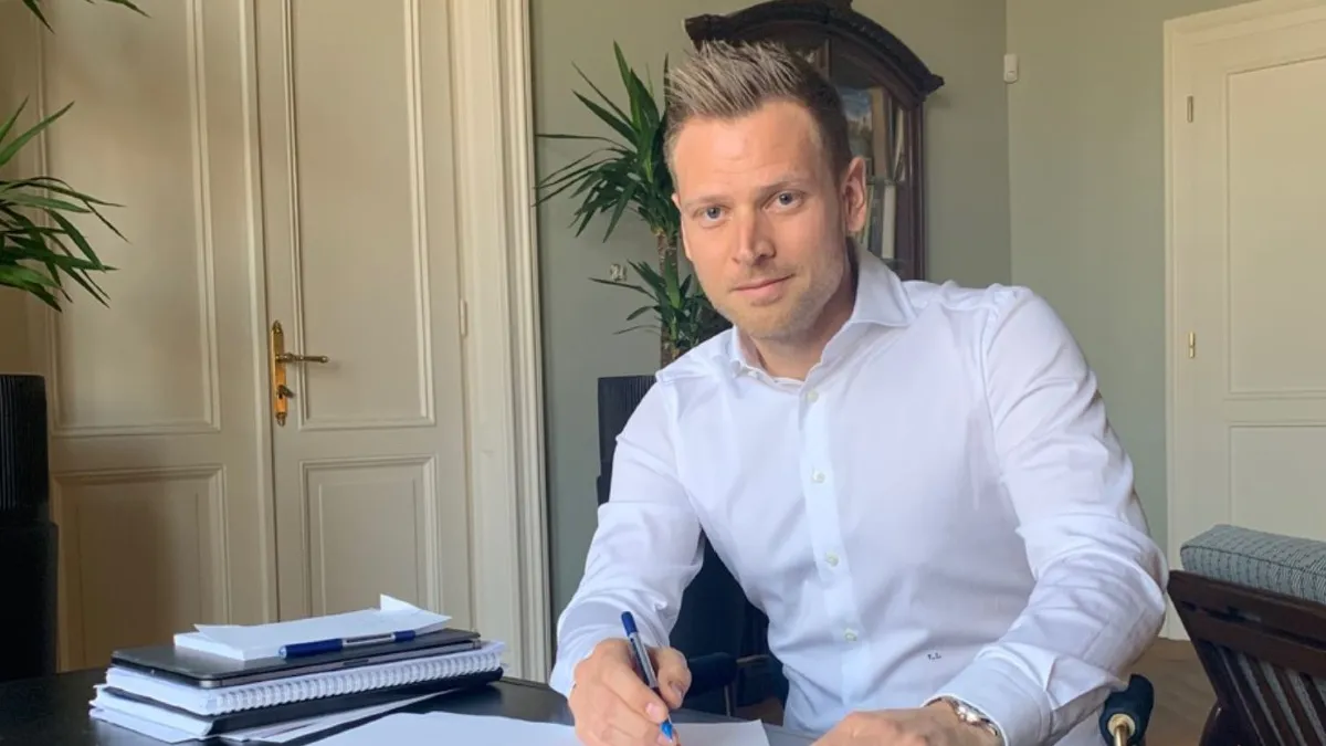 Tiborcz István lélegeztetőgépeket vett az Uzsoki kórháznak - ORIGO