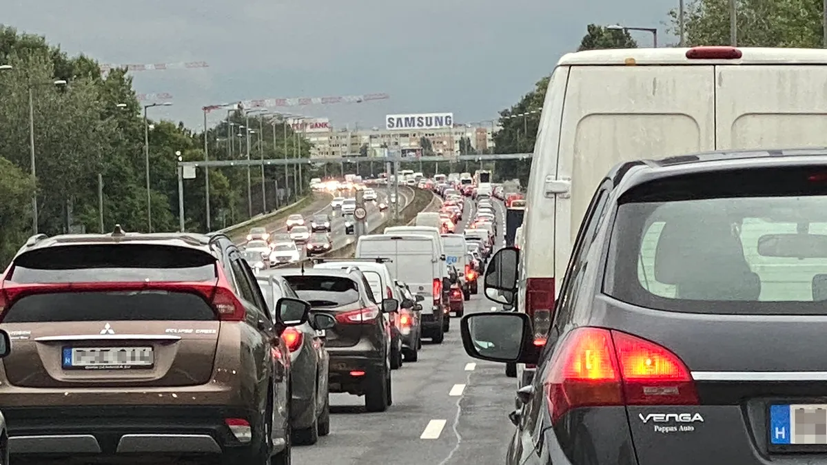Óriási a dugó az M1-es autópályán egy baleset miatt - ORIGO