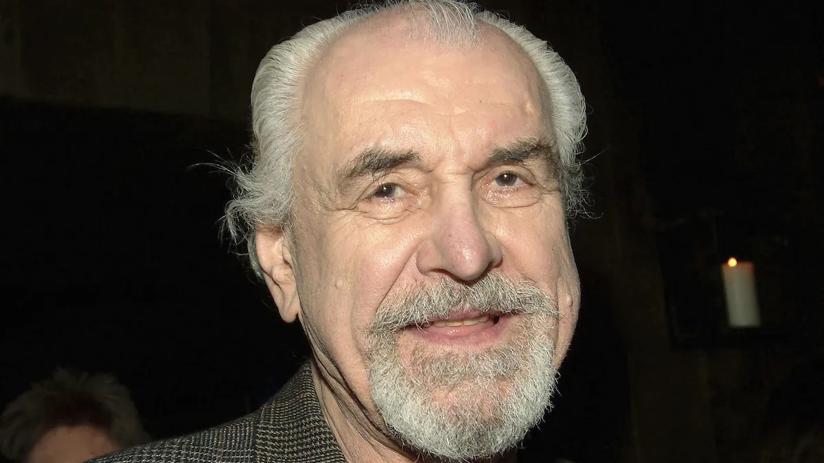 Meghalt Louis Zorich színész - ORIGO