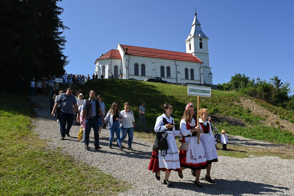 II. Barcasági és Királyföldi Csángó-Magyarok Zarándoklata - képek - ORIGO