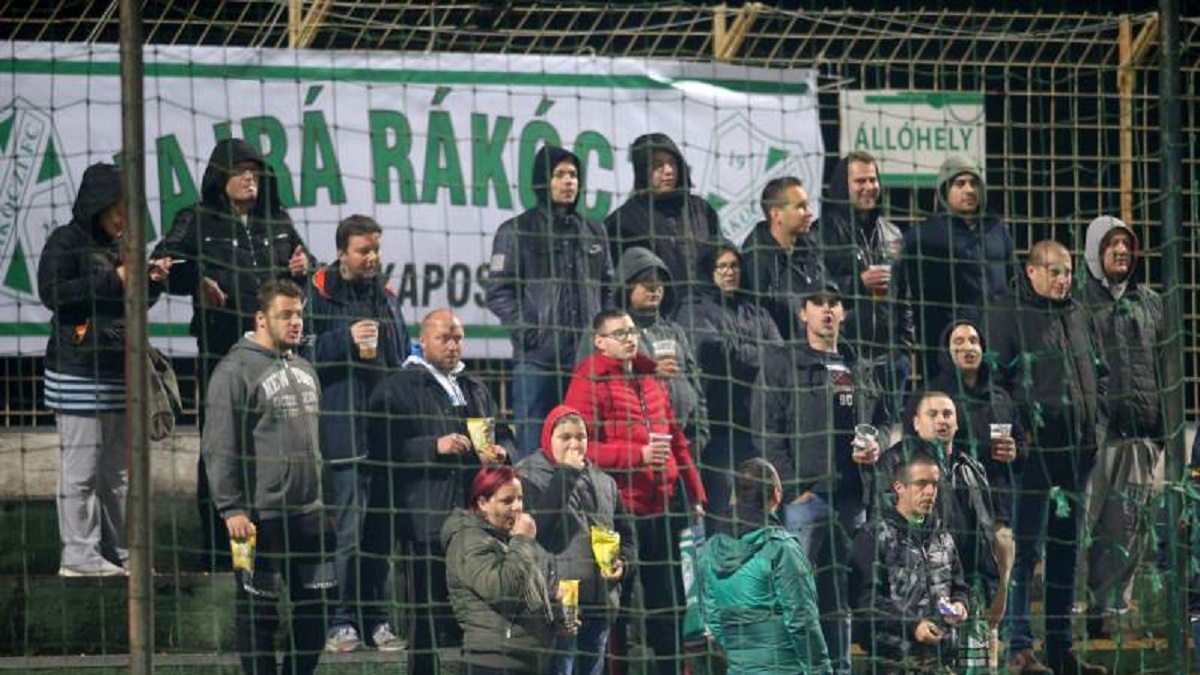 A szurkolók rasszista megnyilvánulása miatt fizethet a magyar focicsapat - ORIGO