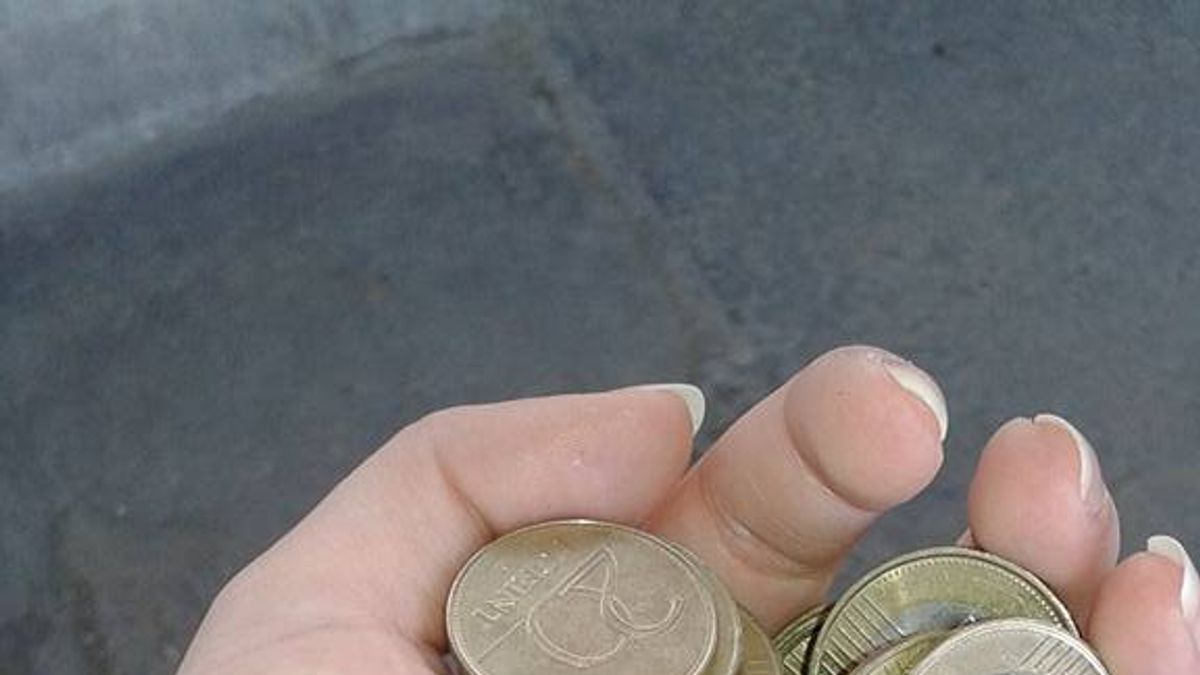 Egy marék aprót adott vissza a MÁV-automata - ORIGO