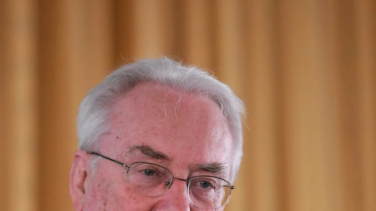 Róna Péter kampányüzeneteket mondott a nemzet egységének kifejezése ...