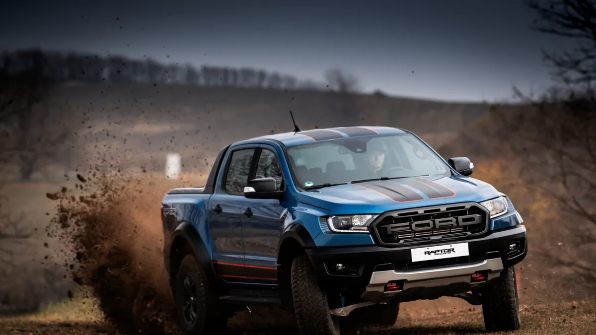 Tűzijátékkal búcsúzik az ország kedvenc pickupja - Ford Ranger ...