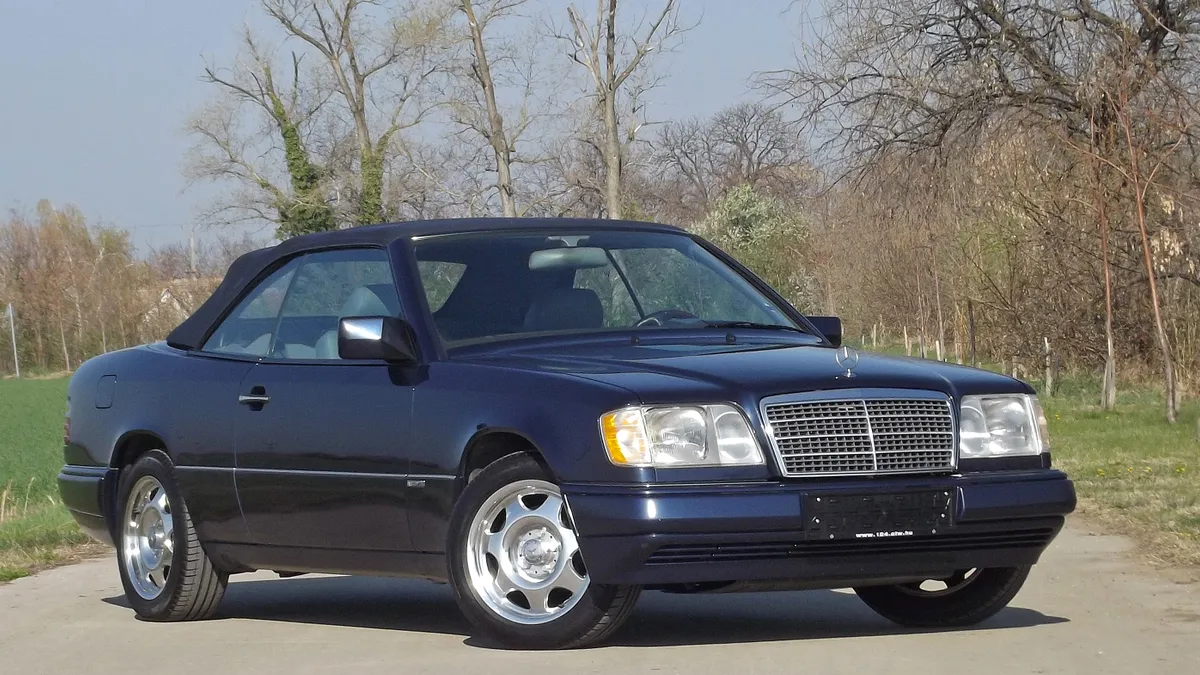 Az utolsó klasszikus, vászonkötésben - Mercedes-Benz E200 Cabrio teszt ...