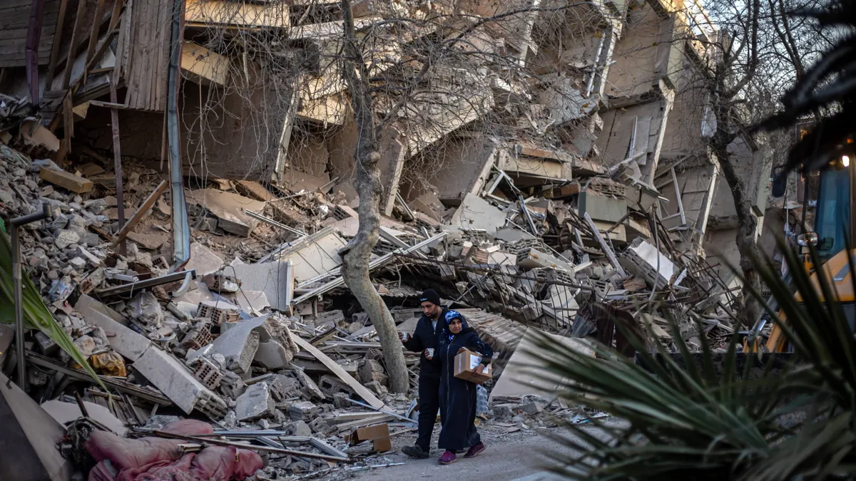 Százmilliárd dollár felett a földrengések törökországi kárai - ORIGO