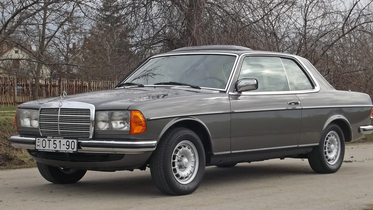 Mercedes-Benz 230C (1979) veteránteszt galéria - ORIGO