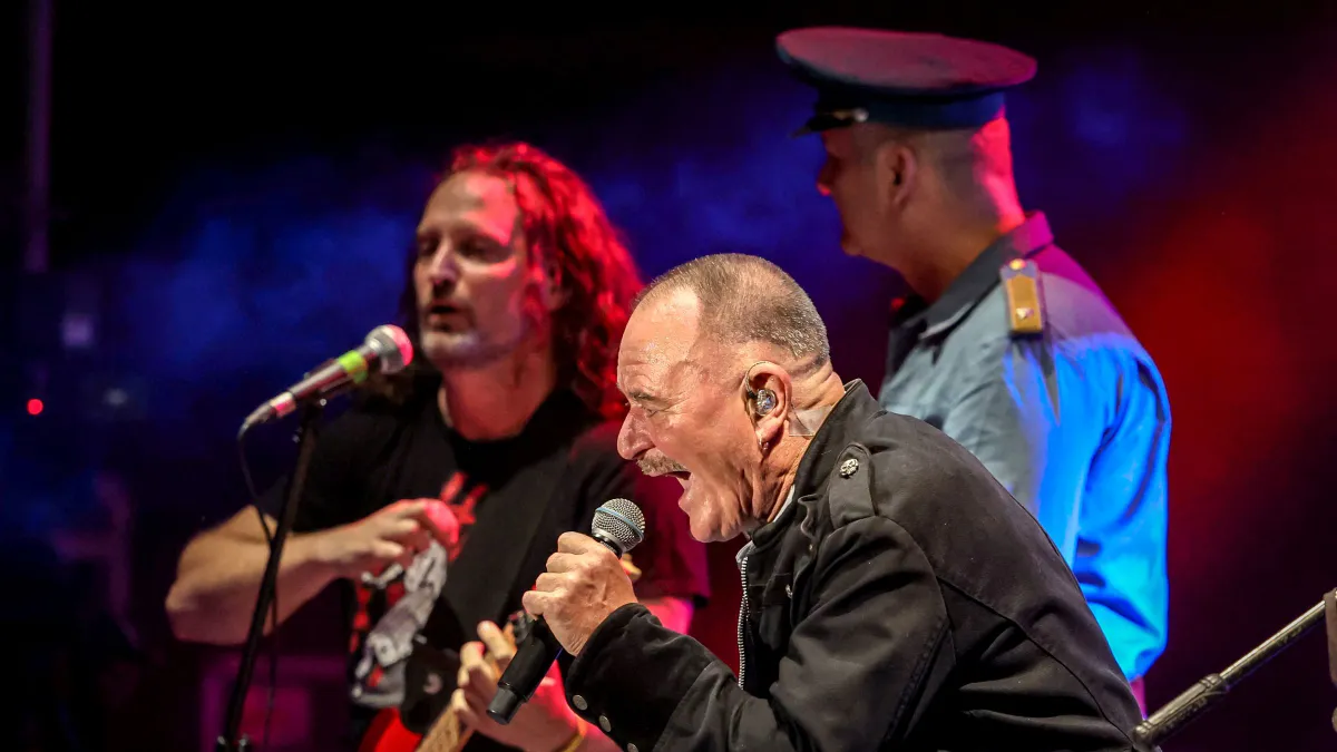 Marosvásárhelyen 25 ezren mentek ki megnézni Nagy Ferót - videó - ORIGO