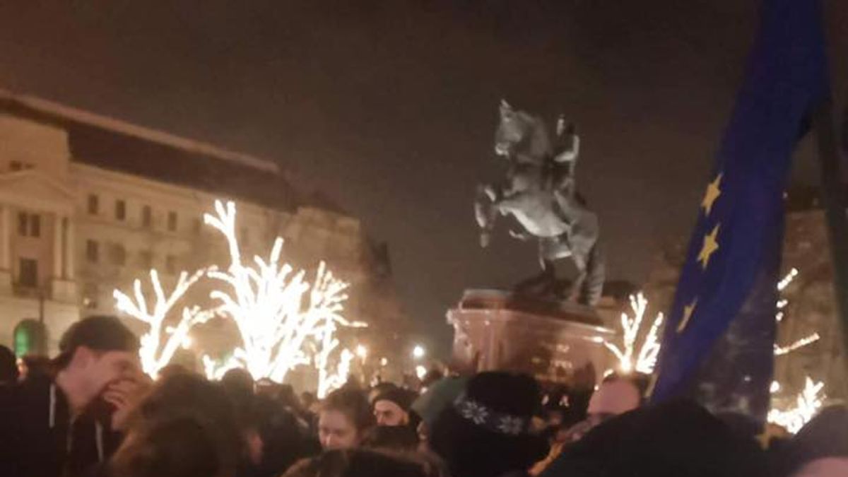 Füstgránátot gyújtott meg a Momentum EP-listavezetője - ORIGO