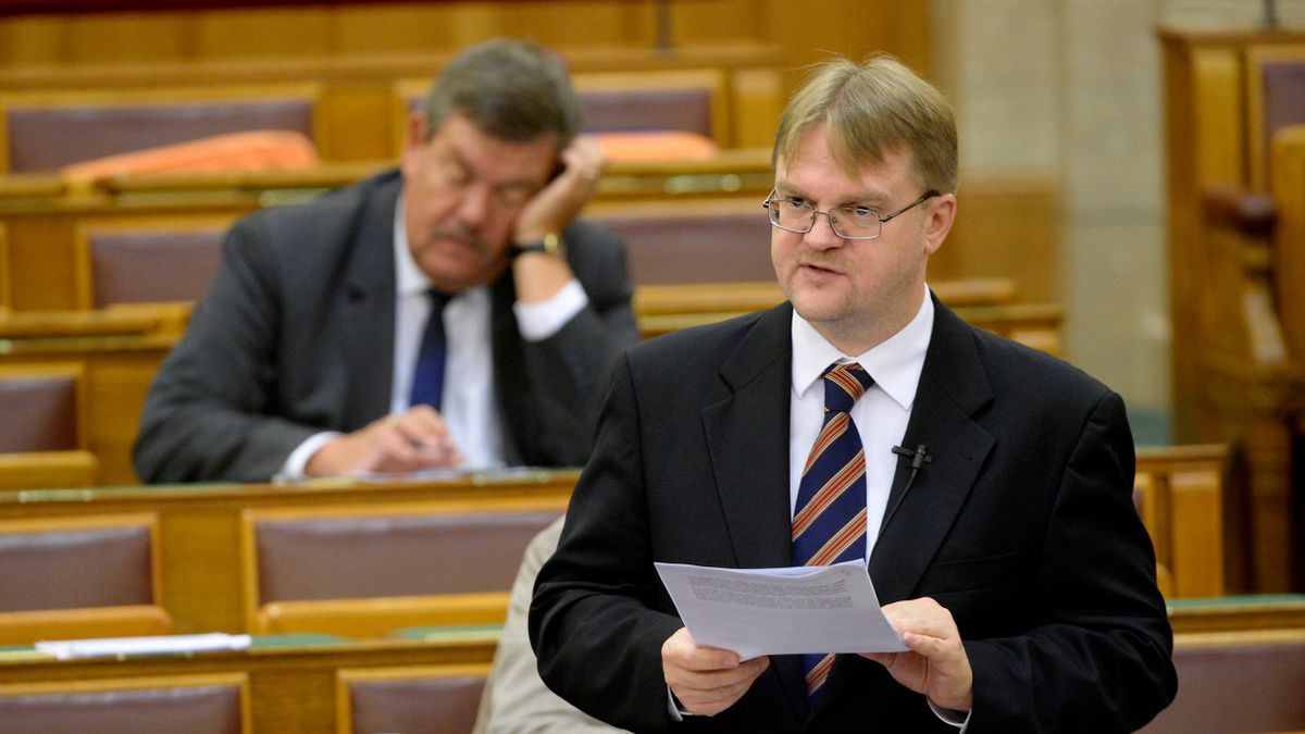 Répássy a törvényalkotási bizottság alelnöke Tuzson Bence helyett - ORIGO