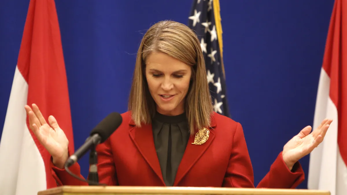 Colleen Bell: Clinton magánemberként bírálta Magyarországot - ORIGO