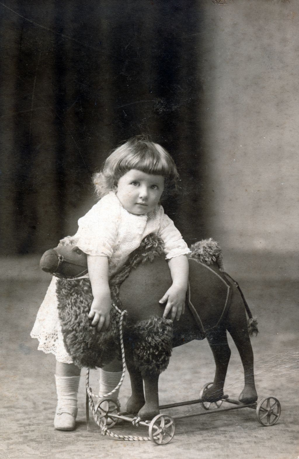 Így játszottak a gyerekek az előző században - ORIGO