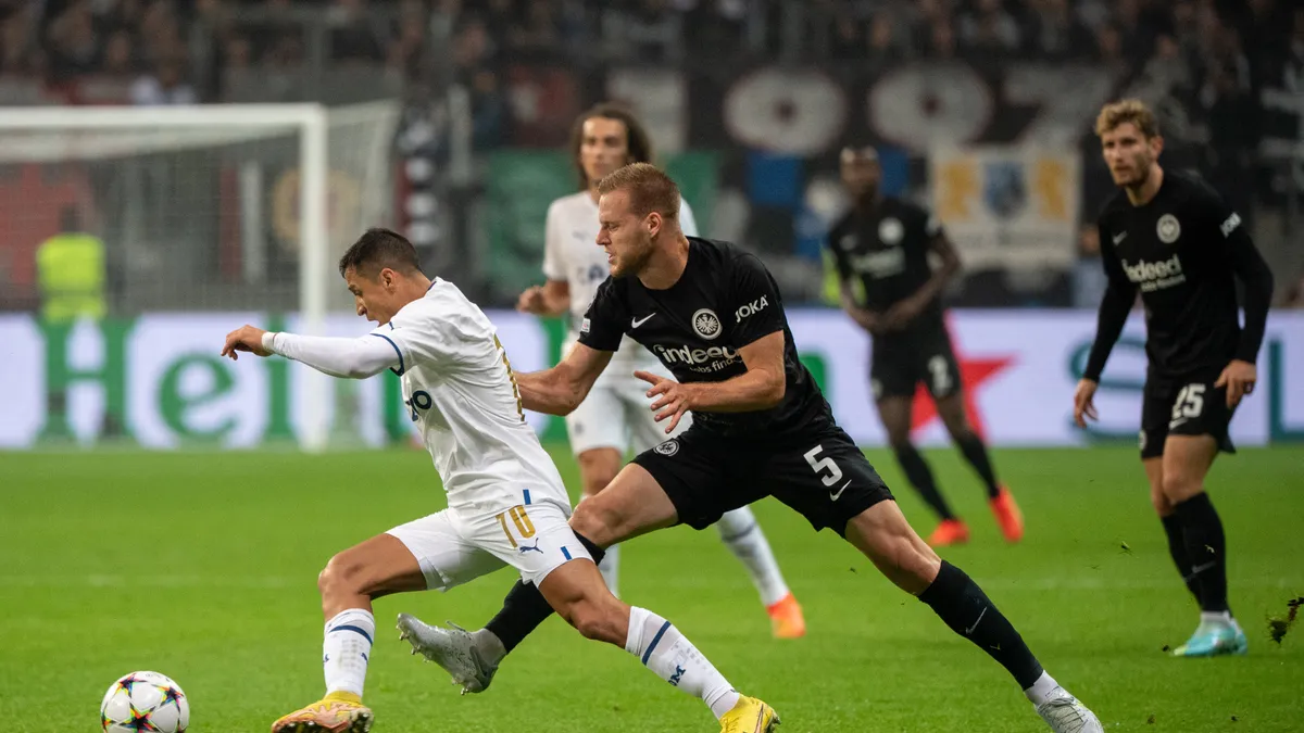 Alexis Sánchez sem hitt a szemének: az év egyik legnagyobb mentését ...