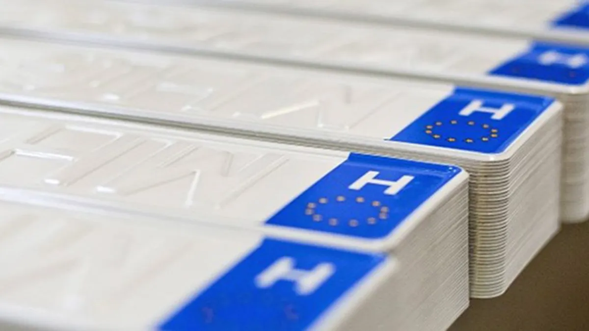 Ilyenek lehetnek az új magyar rendszámok - ORIGO