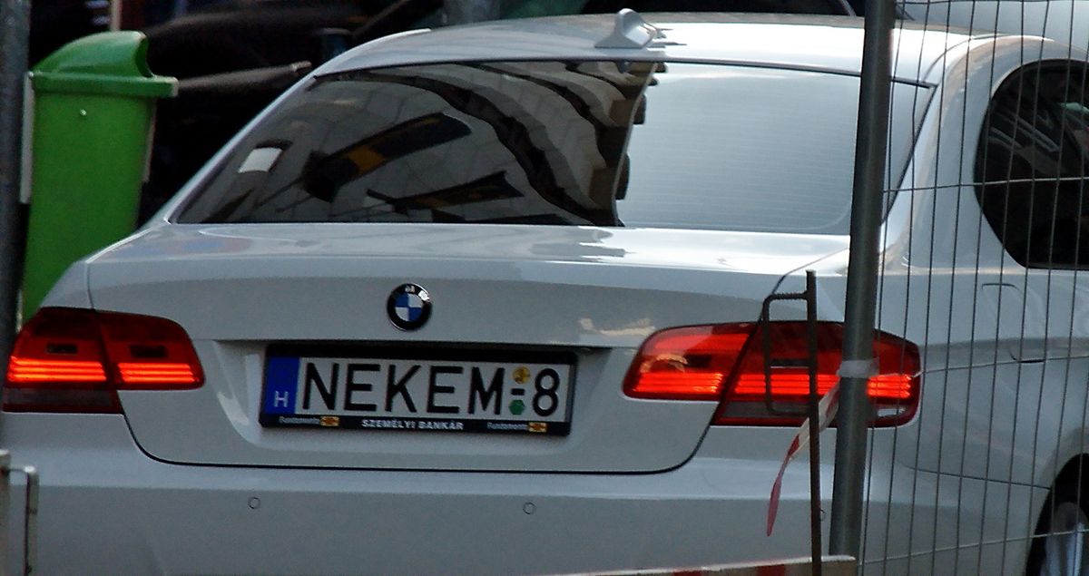 Ez volt a legelső magyar egyedi rendszám, és hihetetlen története van ...