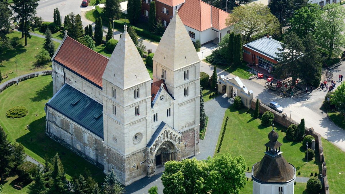 Elkészült a Jáki templom belső felújítása - ORIGO