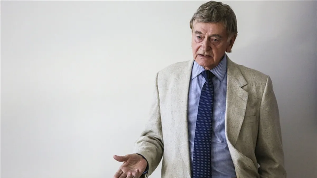 Elhunyt Barrie Ingham színész - ORIGO