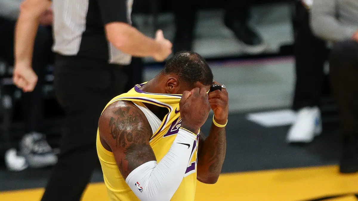 LeBron Jamest színészkedés miatt figyelmeztették - ORIGO