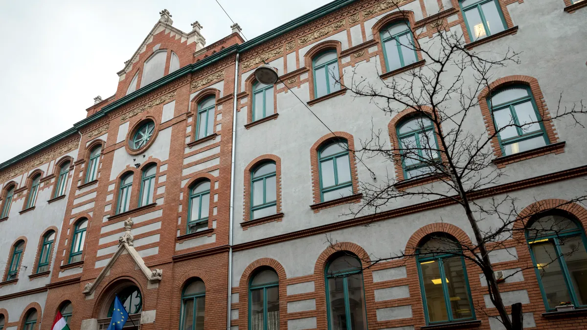 Csalók élnek vissza a Semmelweis Egyetem nevével - ORIGO